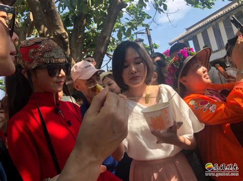 网友旅行偶遇杨丽萍晒出生图：60岁杨丽萍气质绝佳，皮肤紧致没有皱纹 新闻资讯 高贝娱乐