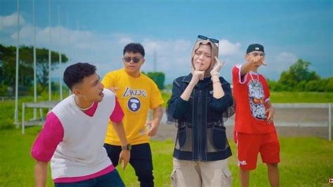 Tabola Bale Fenomena Kebangkitan Yang Liyan Hijau Populer