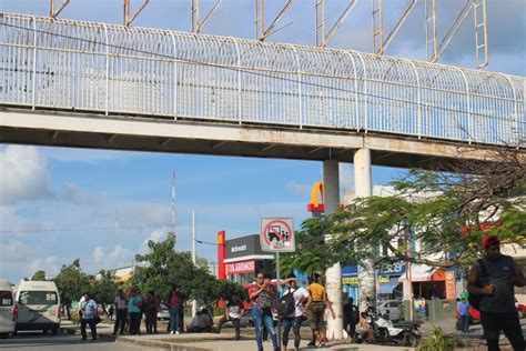 De ‘adorno Puente Peatonal De La Avenida Tulum Noticias Tulúm