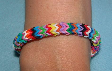 Как плести браслеты из резинок схемы плетения для начинающих Инструкция как сделать браслет