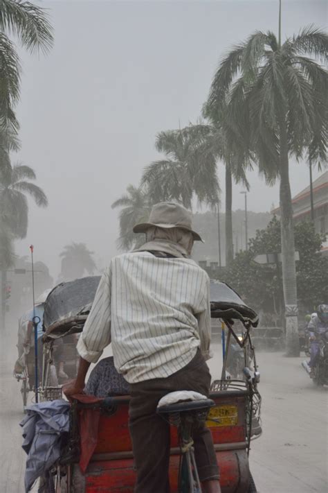 Ashmageddon Photos From The Eruption Of Indonesia S Mt Kelud
