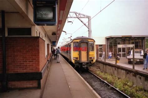 Photo 1989 Colchester Railway Station A 2 Car Class 156 Diesel Unit