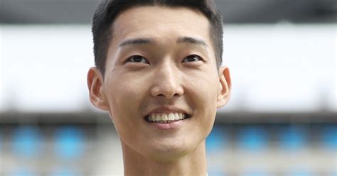 금빛 미소 짓는 우상혁