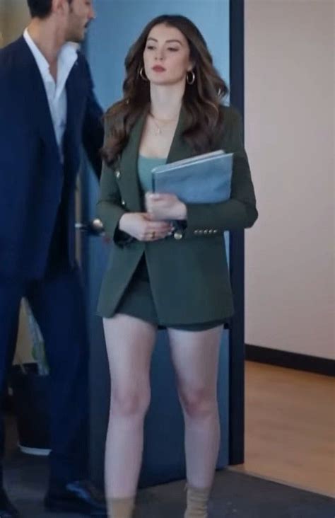 Pin By Vicky Gutiérrez On Ropa 👗🧤🥻 Beautiful Women Faces Pretty Outfits Woman Face