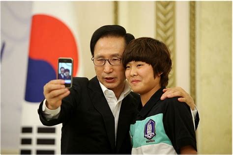 La Ciencia De Los Selfies Un Análisis De Este Fenómeno Que Invadió Las