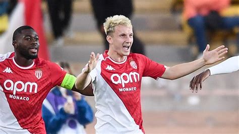 Головин попал на обложку французской газеты Lequipe РИА Новости Спорт 12 02 2024