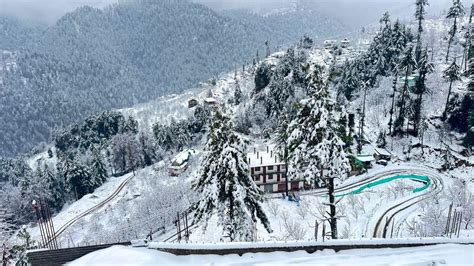 Heavy Snowfall Disrupts Life In Hp Uttarakhand Jand Roads Blocked