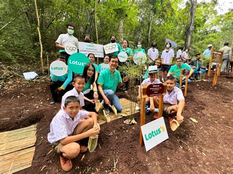 โลตัส จับมือมูลนิธิเขาใหญ่ นำพนักงานและเยาวชนจิตอาสา ร่วมปลูกป่าในโครงการ Next Gen New World