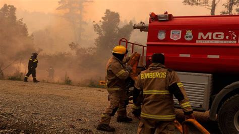 Decretan Alerta Roja En Chile Ante Expansión De Incendios