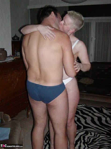 Mature Woman With Short Blonde Hair Tiffany Pearl Has Sex On An Area