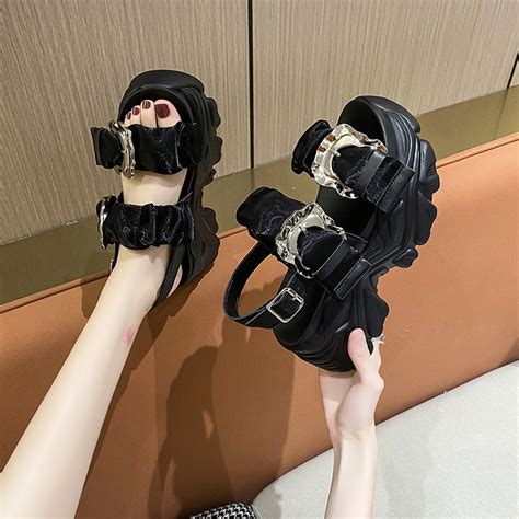 รองเท้าส้นสูง พื้นหนา เสริมส้น ลําลอง เข้ากับทุกการแต่งกาย สไตล์โรมัน แฟชั่นฤดูร้อน สําหรับ