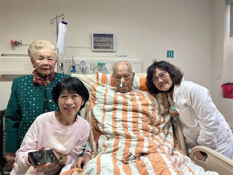 柯弟捧牌位！柯爸病逝傳「長子、長孫」都不在 陳佩琪澄清了 Ftnn 新聞網