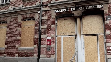 Violences Après La Mort De Nahel Mairies Et Commerces Vandalisés