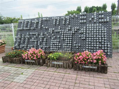 鏡石駅前広場にある牧場の朝にちなんだモニュメント DoraNekoWeb