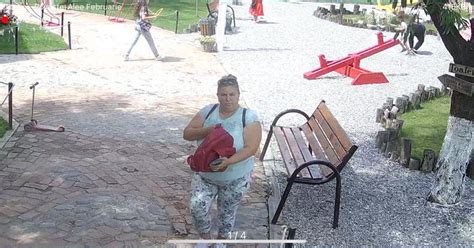 Recuperare fericită a rucsacului în cazul fetiței din parcul tematic