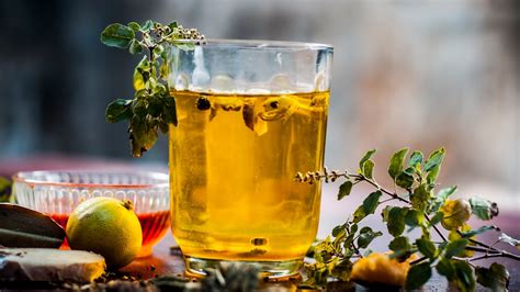 Tulsi Kadha ठंड के मौसम में तुलसी का काढ़ा पीने के कमाल के फायदे यहां