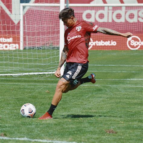 São Paulo se reapresenta no CT e inicia preparação para pegar o
