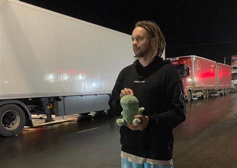 Российский активист не смог попасть из Армении в Грузию Minval Politika