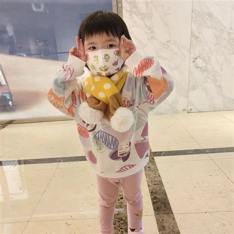 我不懂為什麼幼稚園 就一定要讓小孩學英文學注音符號呢 幼稚園不是就是讓小朋友去學習團體生活之類的嗎 幹嘛一定要跟別人比較說私立教比較多比較好呢