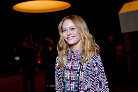 Vanessa Paradis Resplendissante Avec Ses Cils Xxl