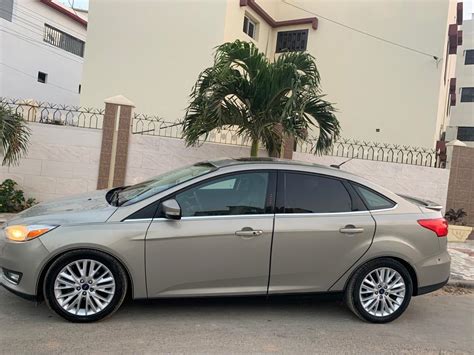 vente voiture sénégal berlines and breaks ford focus 2016 ref