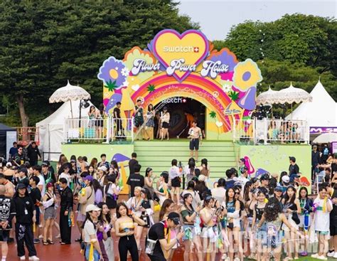 스와치 X 워터밤 서울 2023 ‘워터밤 서울 2023에서 ‘세레모니 오브 러브 성료