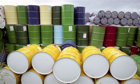 ドラム缶は何リットル入る？サイズと活用法を解説