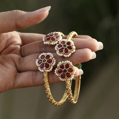 Cute Round Flower Kemp Bangles With White Beads South India Jewels