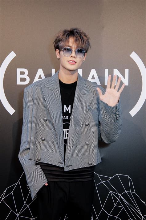 Chinese At The Balmainfestival V01 Chinese Singer Lin Yanjun Wore A Full