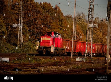BR295 295 004-6 der DB mit einem Güterzug auf der KBS385 (KM 124 2 ...