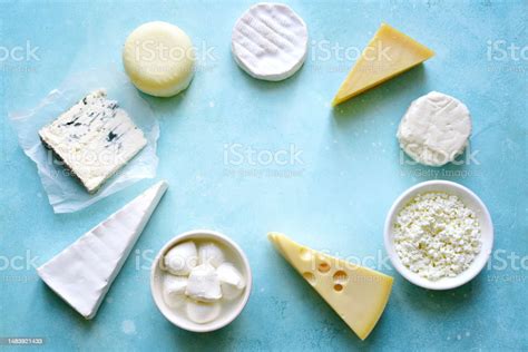 다양한 종류의 치즈가 있는 음식 배경 복사 공간이 있는 평면도입니다 Bree에 대한 스톡 사진 및 기타 이미지 Bree 개체 그룹 건강한 식생활 Istock