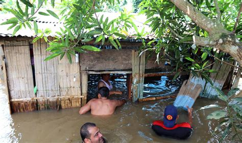 Familias damnificadas sembríos y barrios bajo el agua por las lluvias en varias provincias