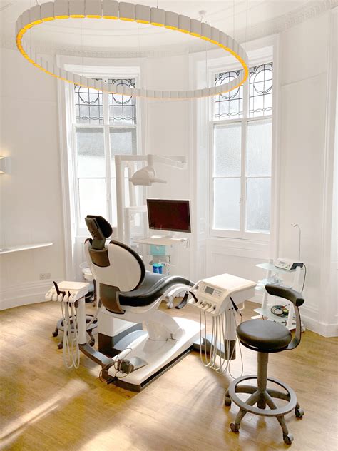 Mr Raul Costa Dentist In Central London