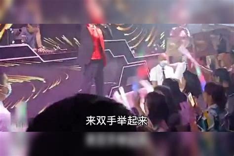 张国荣哥哥，模仿秀到南宁酒吧演唱，太像了你们觉得怎么样？张国荣南宁酒吧