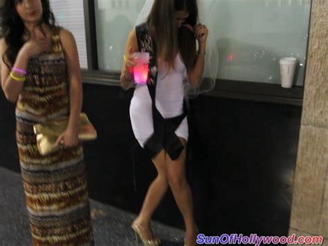 Bachelorette Gets Her Buzz On With Remote