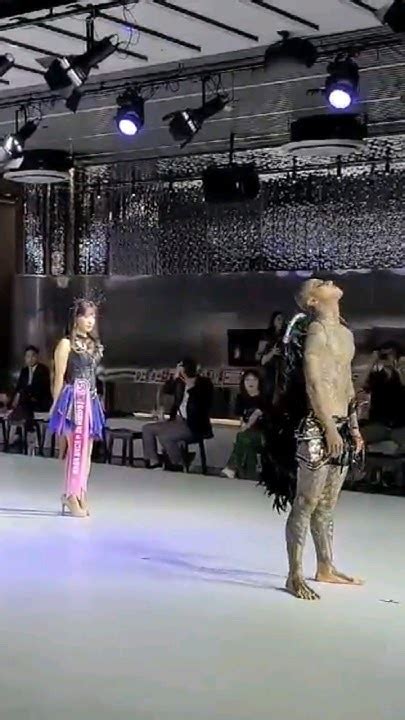 휘스킨아트퍼포먼스 모델김효성 더롤모델 모델워킹 바디아트 전신타투 바디아트 휘스킨아트뷰티바디모델콘테스트 시니어모델 패션모델 패션쇼 무대연출감독송경화