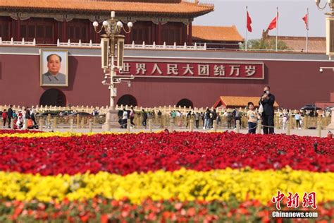 “五一”临近 北京天安门广场装扮一新3