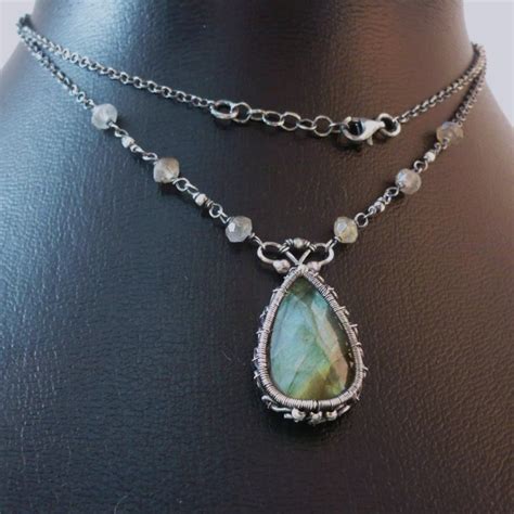 wisiorek wire wrapping z labradorytem Wisiory Biżuteria w ArsNeo