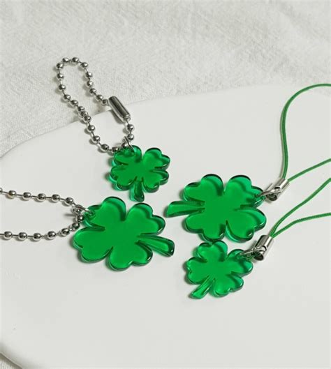 행운의 클로버아크릴키링 핸드폰줄 버즈 에어팟 가방 파우치 에이블리