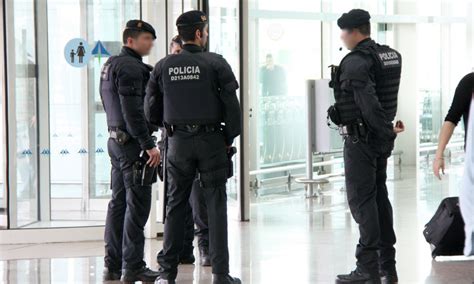 Denuncien La Manca De Mossos A Laeroport Tot I Lincrement Dels