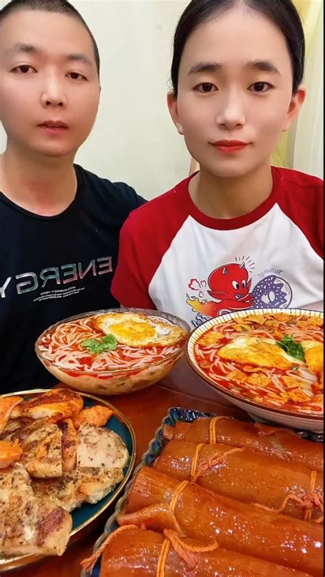 Eating Yummy Spicy Mukbang Eggs Fried Pig Skins Pig Meat Noodle Soup
