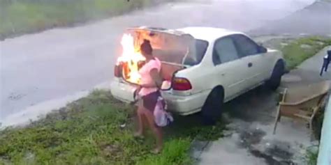Ngamuk Ke Mantan Pacar Gadis Kalap Salah Bakar Mobil