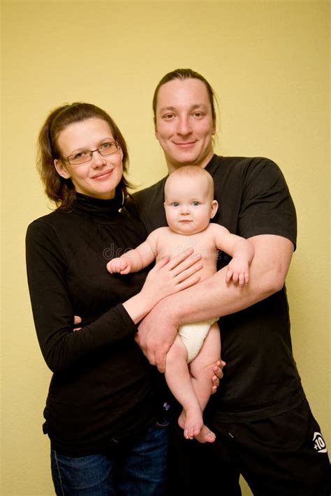 Familia Sonriente Hermosa Imagen De Archivo Imagen De Belleza 23868653