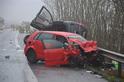 Update Nach schwerem Unfall auf der B bei Fließem Jähriger erliegt am Samstag seinen