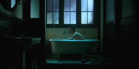 Auscaps Robert Sheehan Shirtless In The Umbrella Academy 1 05 Number