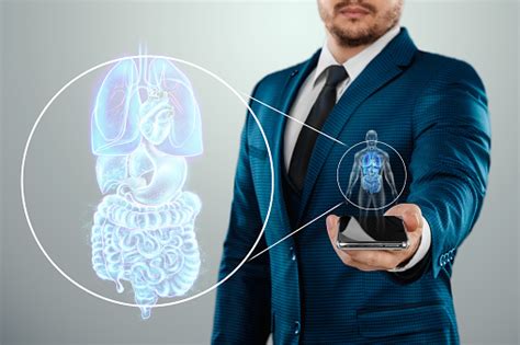 사람의 내부 장기를 스캔하는 홀로그램 투영 휴대 전화에서 엑스레이 현대 의학 디지털 엑스레이 새로운 기술 인간 해부학의 개념 30 34세에 대한 스톡 사진 및 기타 이미지