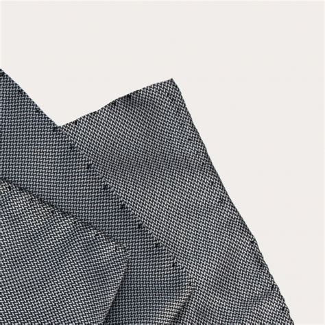 Elegante Pochette Uomo In Seta Jacquard Con Microfantasia Bianca E Nera