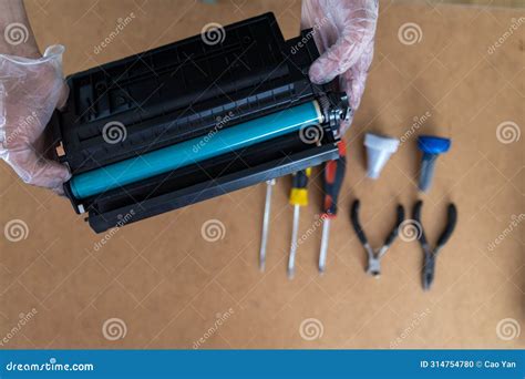 Disassembly Of The Printer Cartridge For Its Maintenance And Refilling With Toner White