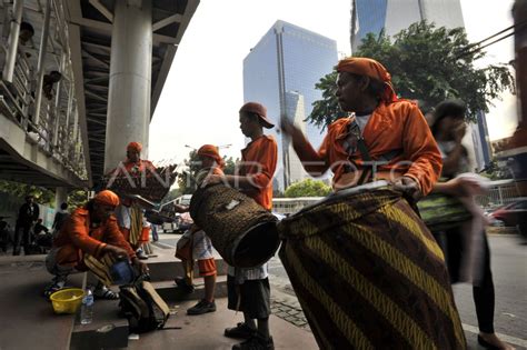 Pengamen Jalanan ANTARA Foto