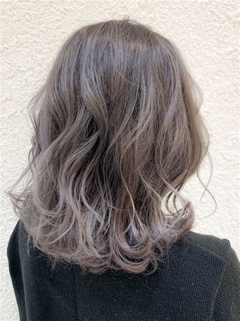 ハイライトグレージュ｜ヘアカタログ 美容室 Nyny Mothers イオンモール四條畷店 千々和 元気｜ヘアサロン・美容院｜ニューヨークニューヨーク